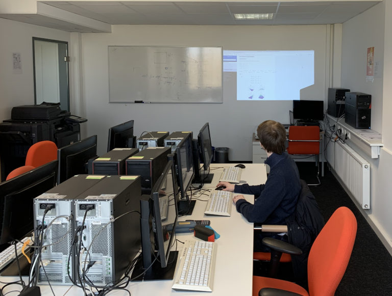 Student lab room - Institute of Materials Simulation